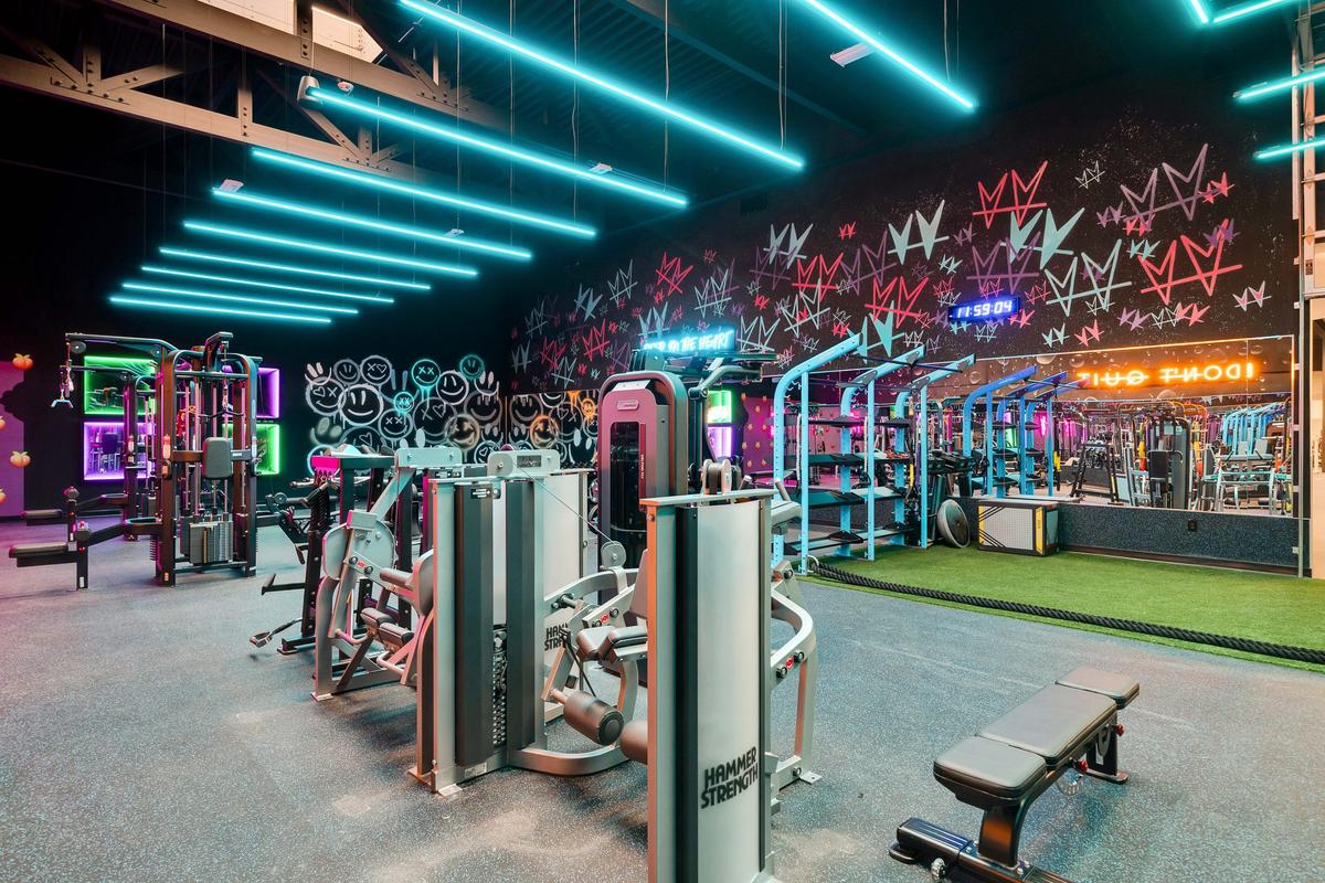 Signature Amenities | Premium Gym Amenities | EōS Fitness