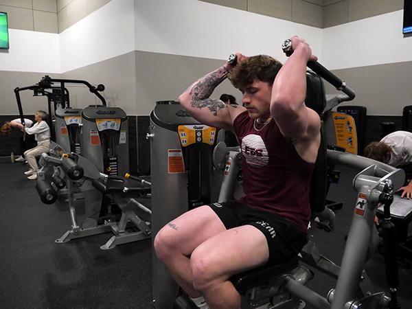 Ab Workout Machines to Try at the Gym | EōS Fitness