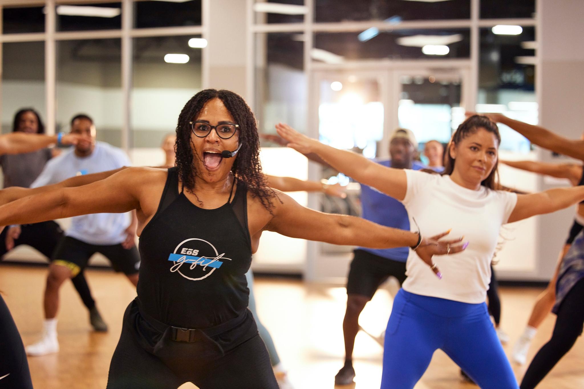 8 Benefits of Group Fitness Classes | Eōs Fitness
